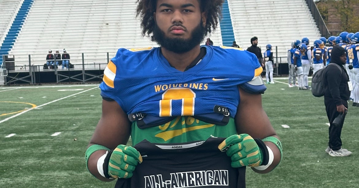 Notre Dame commit Christopher Burgess presented as Navy All-American