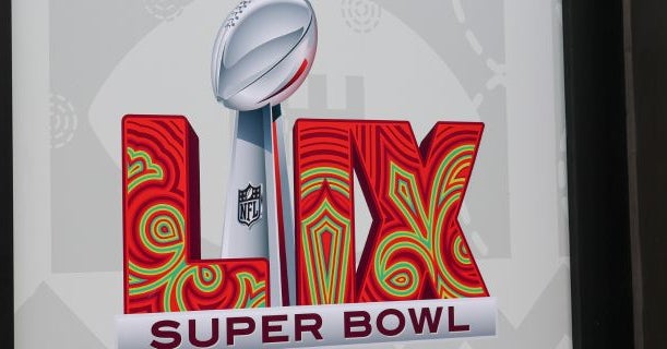 Adan Manzano, Telemundo sports reporter covering the Super Bowl in New ...