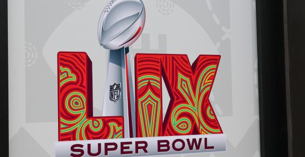 Adan Manzano, Telemundo sports reporter covering the Super Bowl in New ...