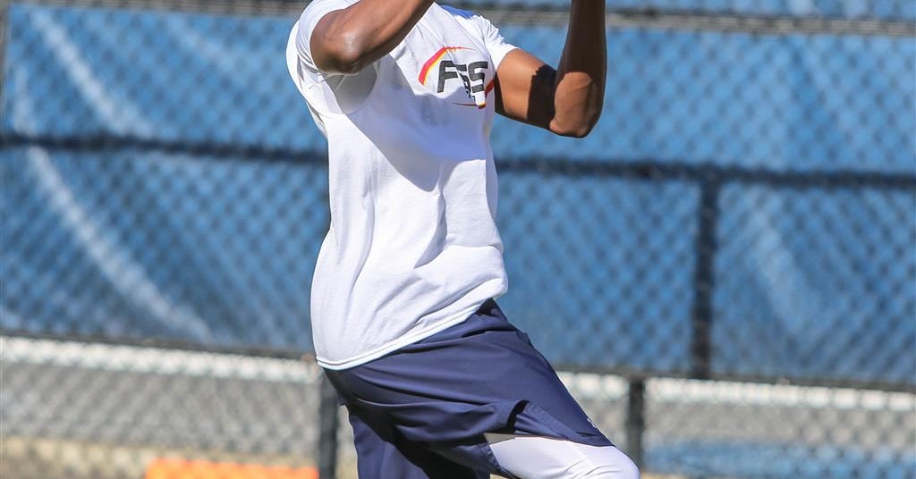 East Carolina offers three-star receiver
