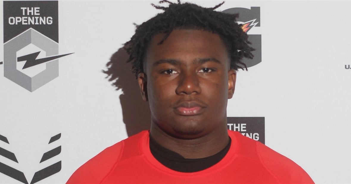 Three-star defensive lineman Marcus Moore weighing visit options