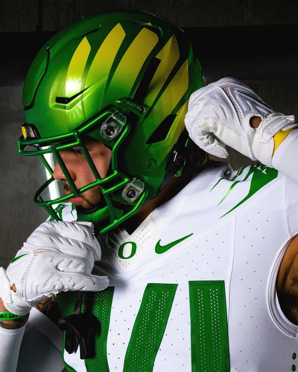 No. 8 Oregon announces uniforms for week nine vs. Cal