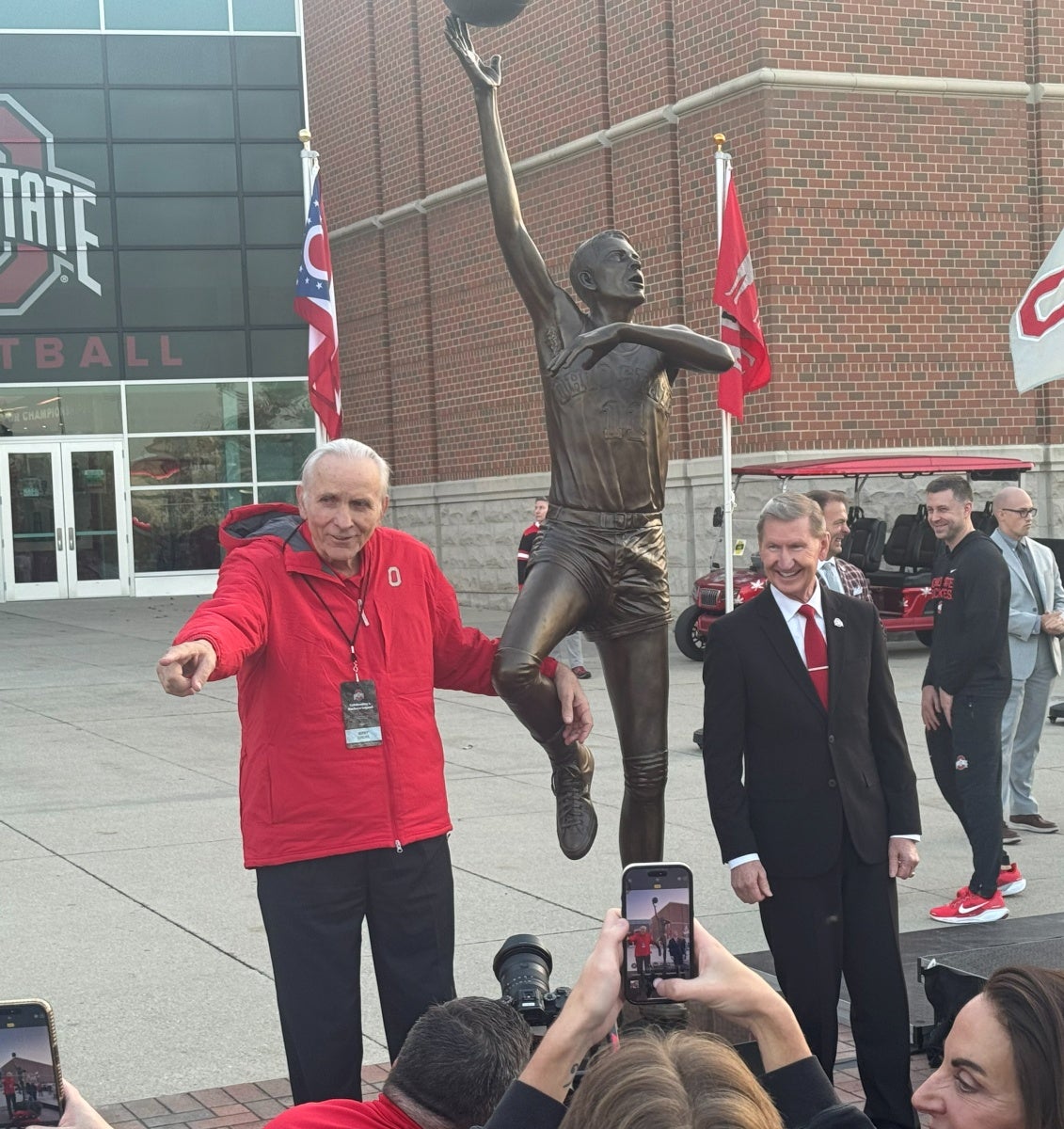 Ohio State basketball legend Jerry Lucas immortalized with statue at ...