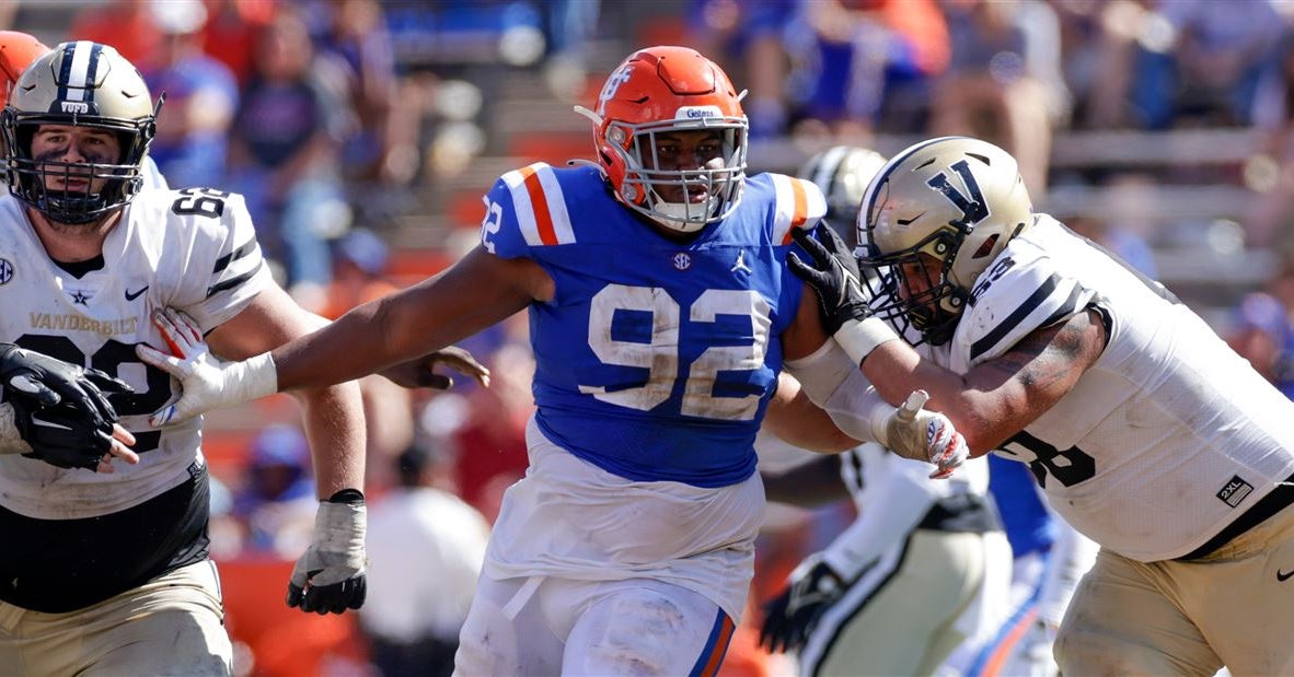 Defensive lineman Jalen Lee to enter transfer portal