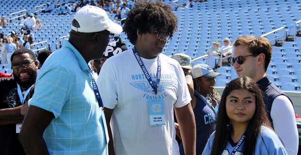 In-State '25 O-Linemen Trey Blue Commits to UNC