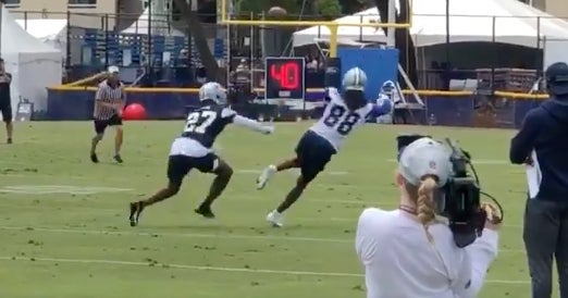 WATCH: Dallas Cowboys WR CeeDee Lamb makes one-handed catch in practice