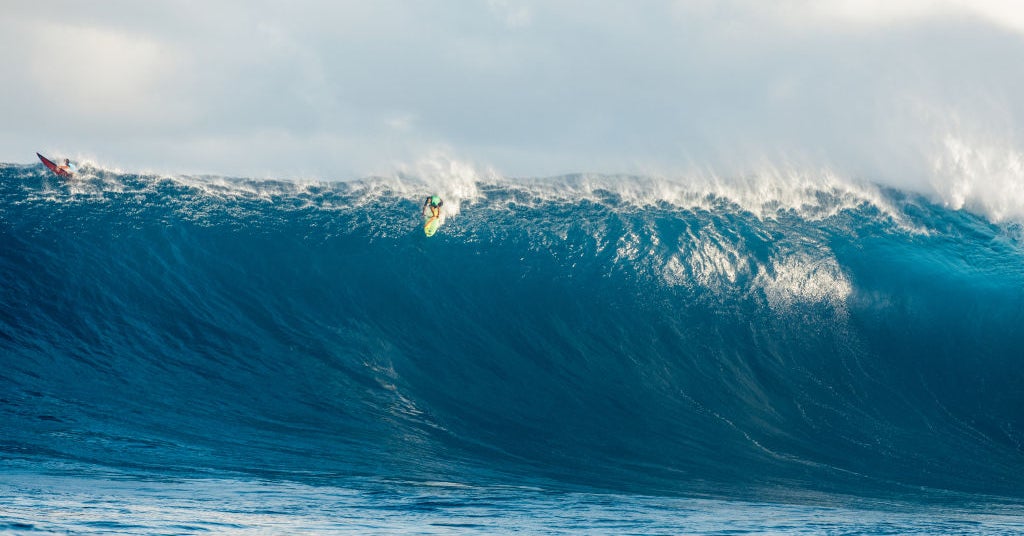 WATCH: Pro surfer survives brutal wipeout in Maui beach known as Jaws ...