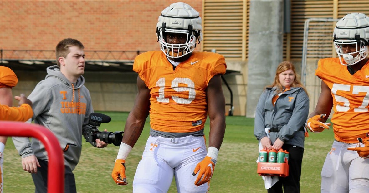 Darrell Taylor explains why he passed on NFL to return to Vols