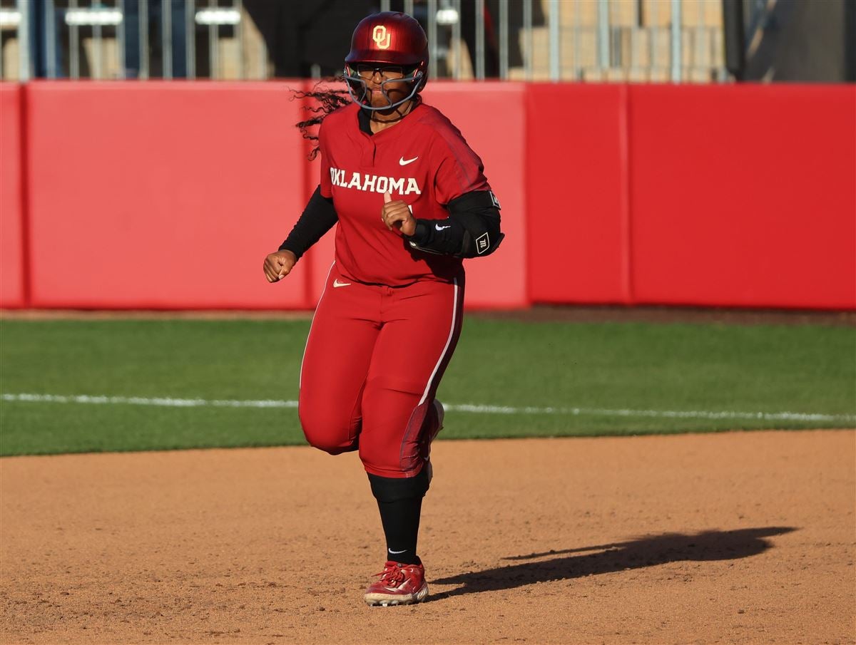 OU Softball: Cydney Sanders Named NFCA and Big 12 Player of the Week