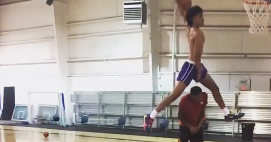 Watch: Jacob Toppin jumps over his brother
