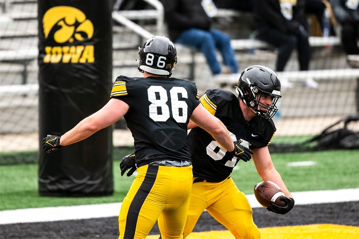 Who does Iowa turn to at tight end after Luke Lachey's injury?: Meet ...