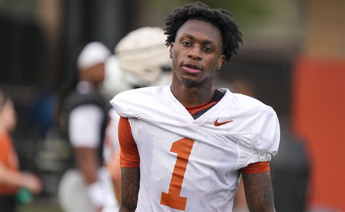 Steve Sarkisian: Xavier Worthy played with a broken hand in 2022