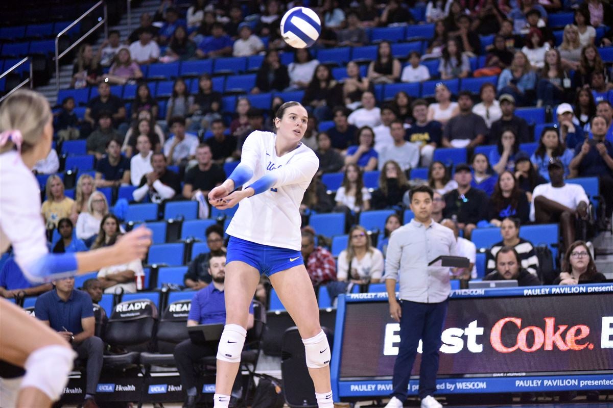 Women's Volleyball Photo Gallery: Bruins defeat Michigan State 3-0 in ...