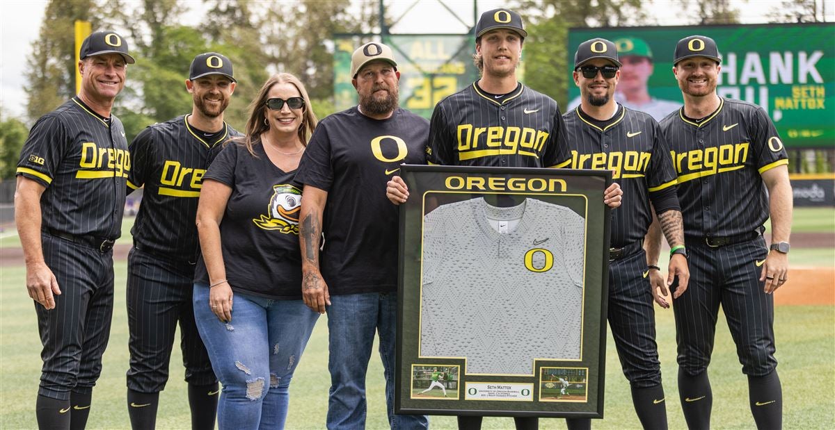 Photos from Oregon's Senior Day and three-game sweep of Washington