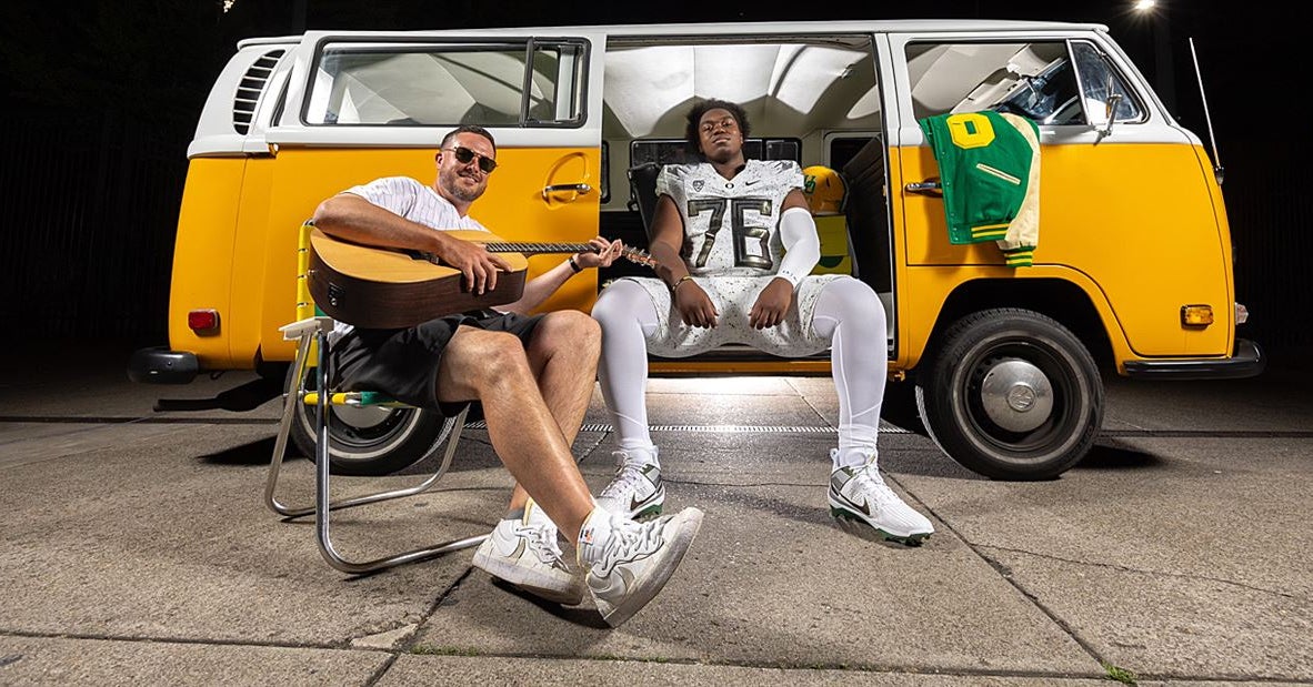 Oregon brings in OL Demetri Manning for his official visit