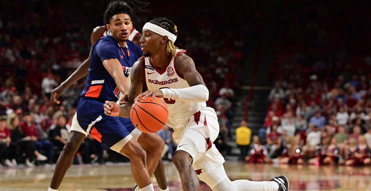 El Ellis 'phenomenal' in Arkansas' 92-39 exhibition win over UT Tyler