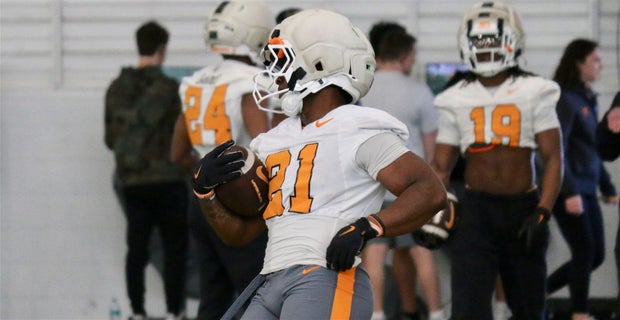 PHOTOS: Vols prepare for first spring scrimmage with Wednesday walk-through