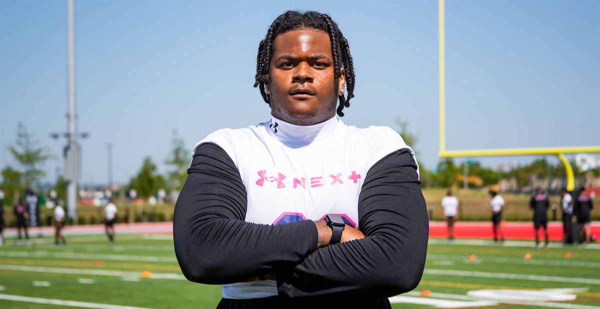 OL commit Mike Williams signs with UF during the Early Signing Period