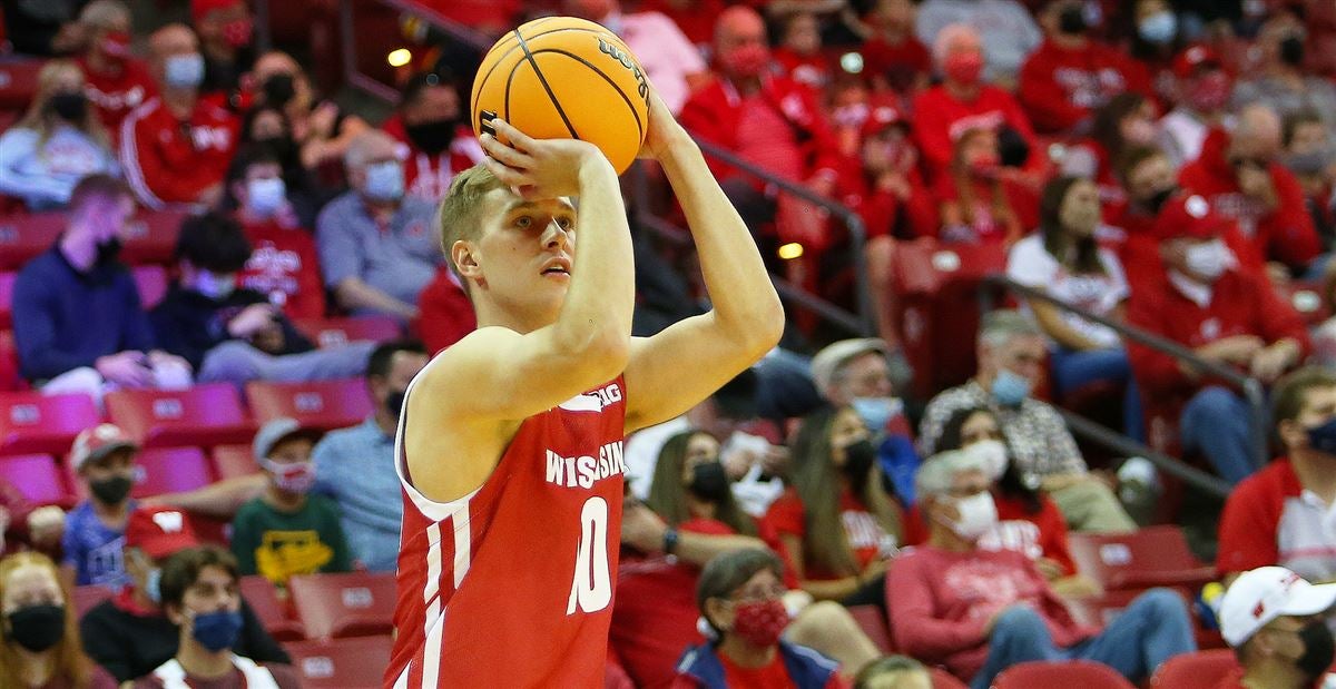 Isaac Lindsey enjoying first year back home with Wisconsin