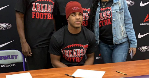 Dominique Johnson flips to Arkansas