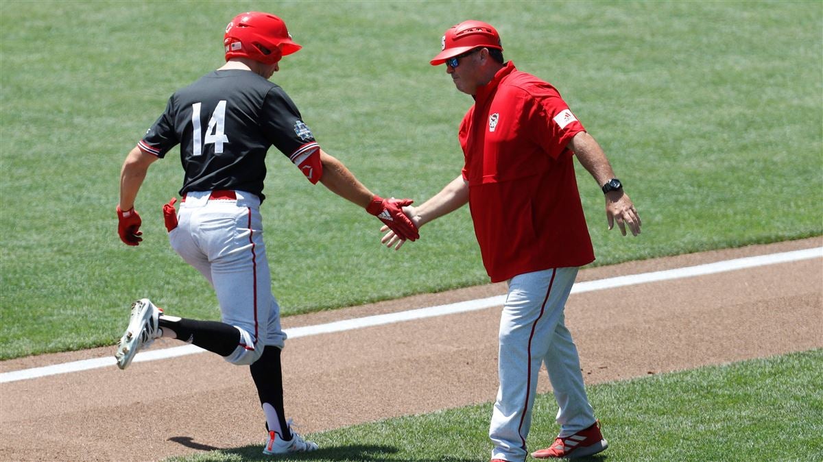 Chris Hart named Assistant Coach of the Year by Baseball America