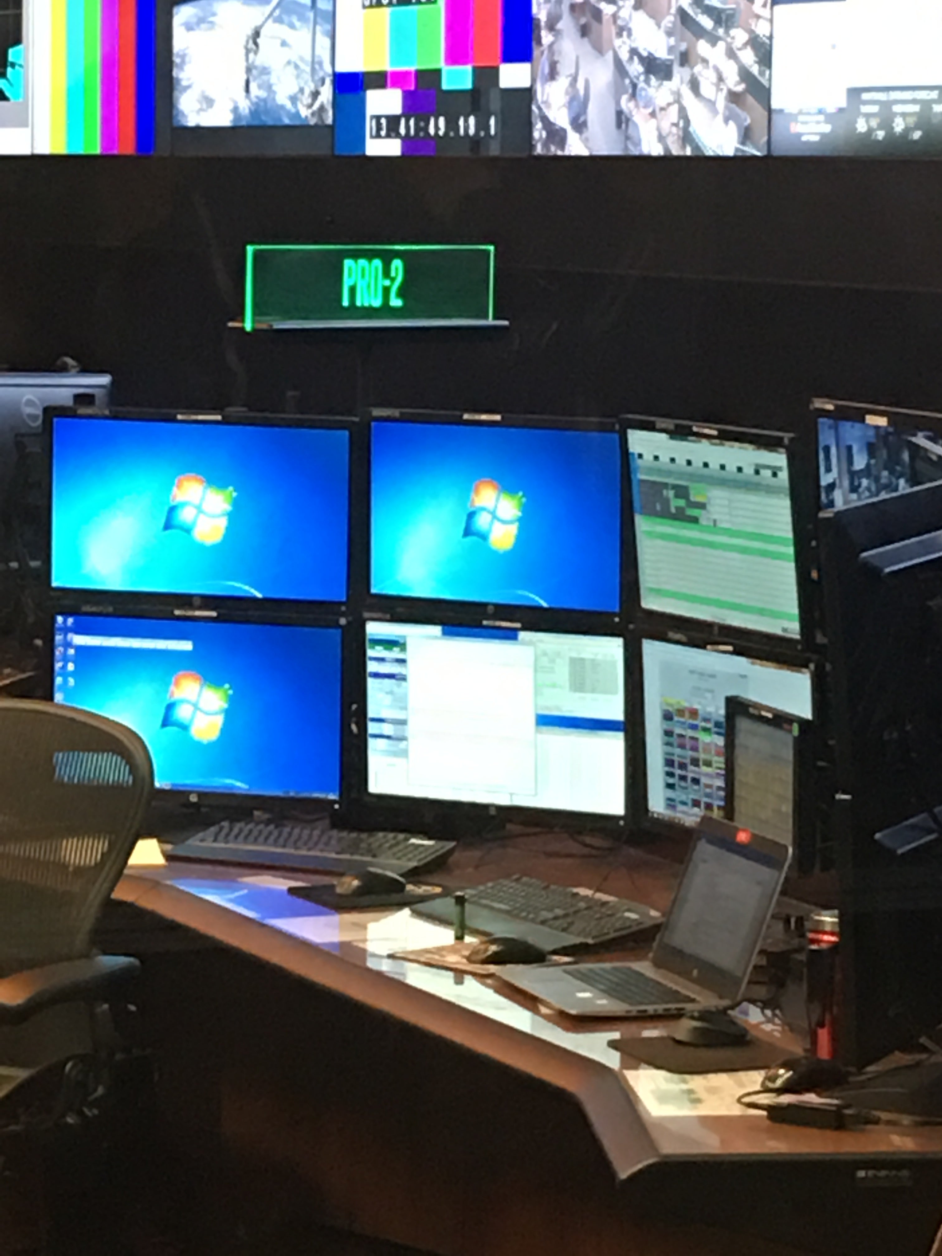 Two Monitors for your workstation