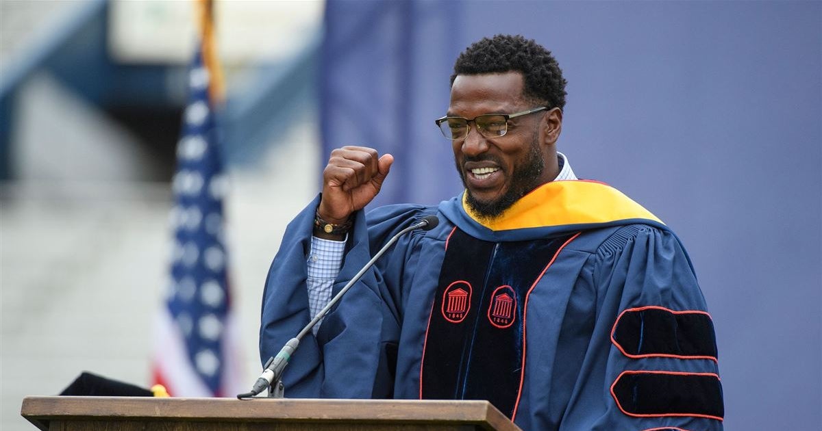 Patrick Willis delivers Ole Miss convocation address