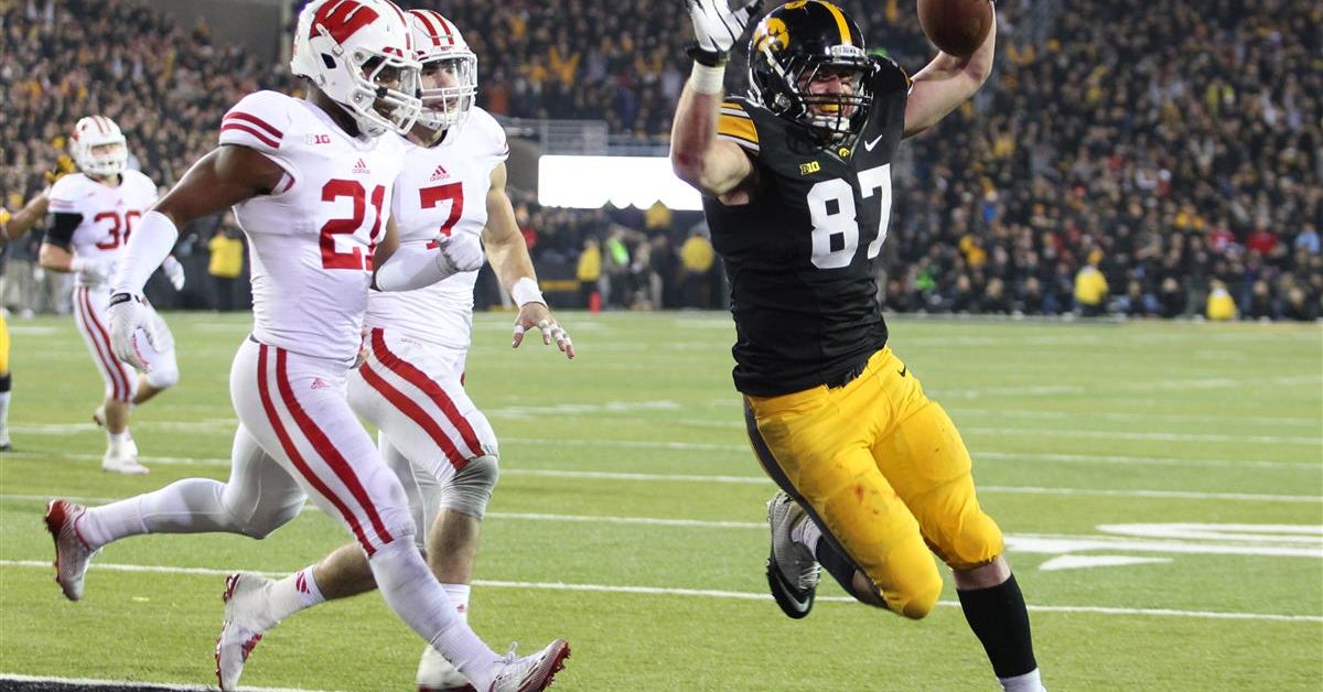 Jake Duzey & Austin Blythe Named to Major Award Watch Lists