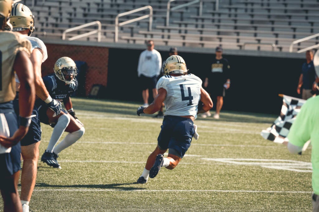 Dontae Smith is Embracing the Competition