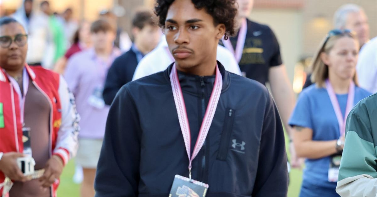 Atmosphere, High Standards at Notre Dame Impress 2028 CB Jaden Irons