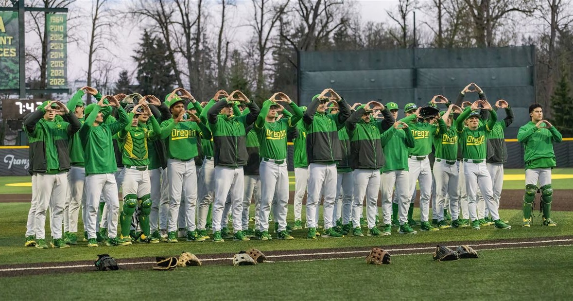 Live Updates: Oregon sends RHP Logan Mercado to the mound in hopes of ...