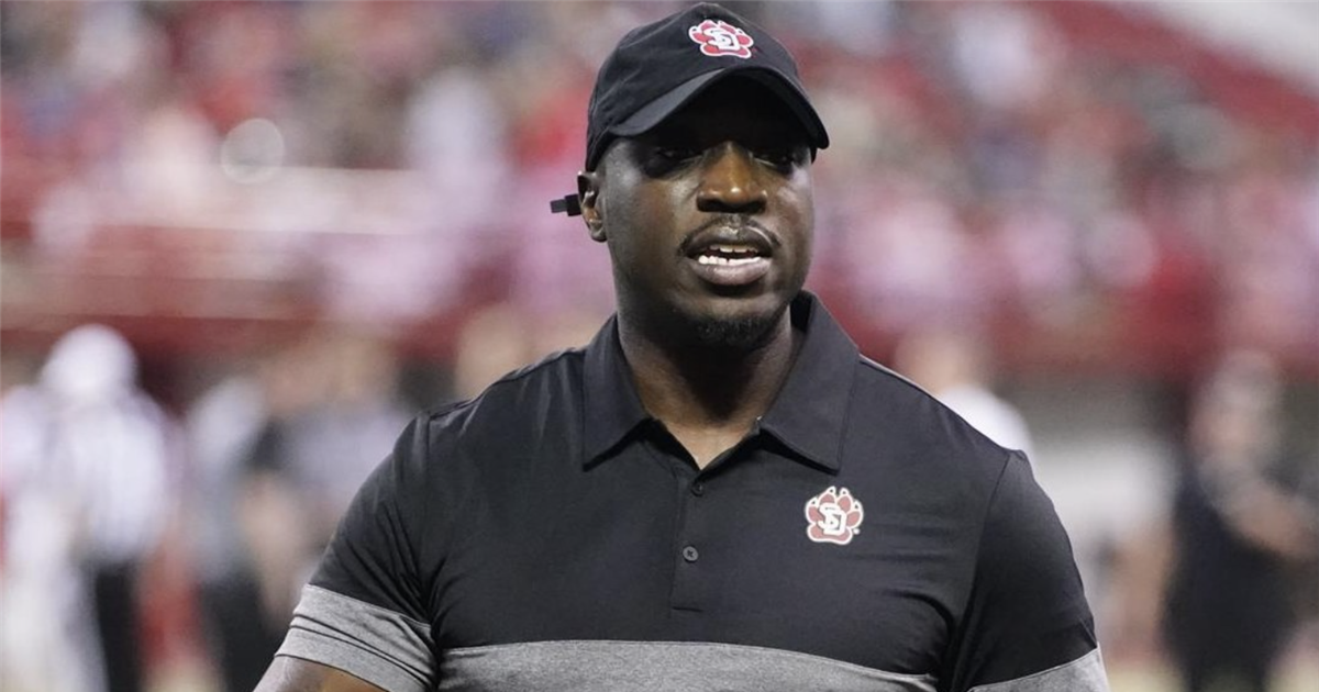 Three things to know about new Iowa tight ends coach Abdul Hodge