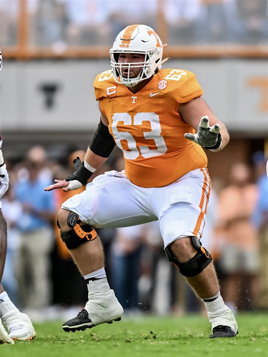 Cooper Mays announces return to Tennessee for 2024 season