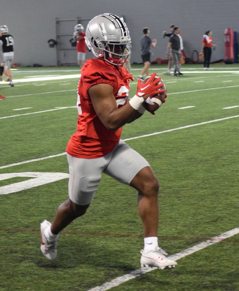 Sights and Sounds: Freshmen, transfers take field for first time at ...