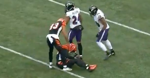 WATCH: Tee Higgins suffers hamstring injury