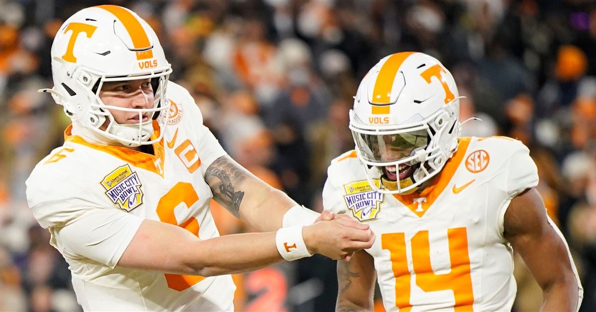 Social media reacts to Tennessee's showdown with Illinois in Music City ...