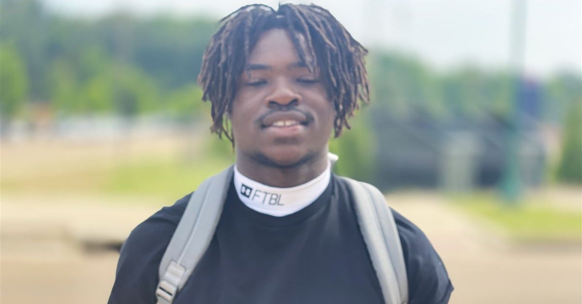 '23 Ath Marquez Taylor holds Ole Miss offer