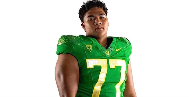 Get To Know: Oregon OL Signee Lipe Moala