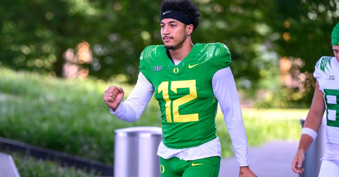 Oregon CO-DC Chris Hampton has plenty of options as the Ducks reload ...