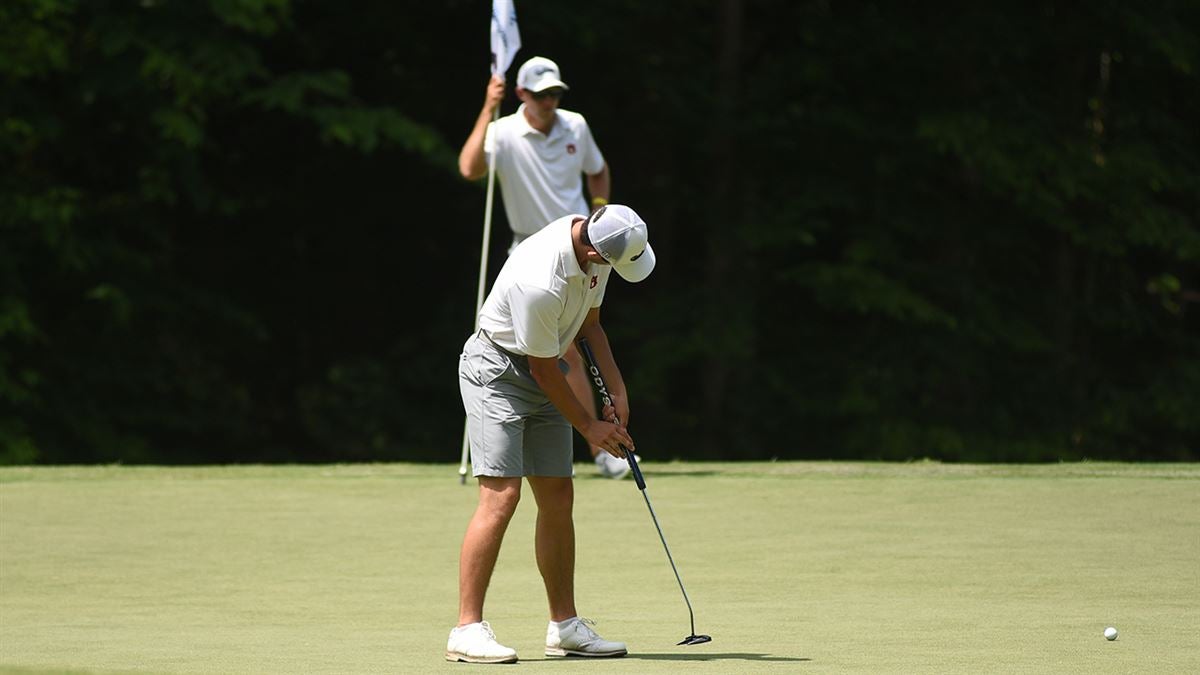 Valdes leads the way for Auburn men's golf in challenging first round ...
