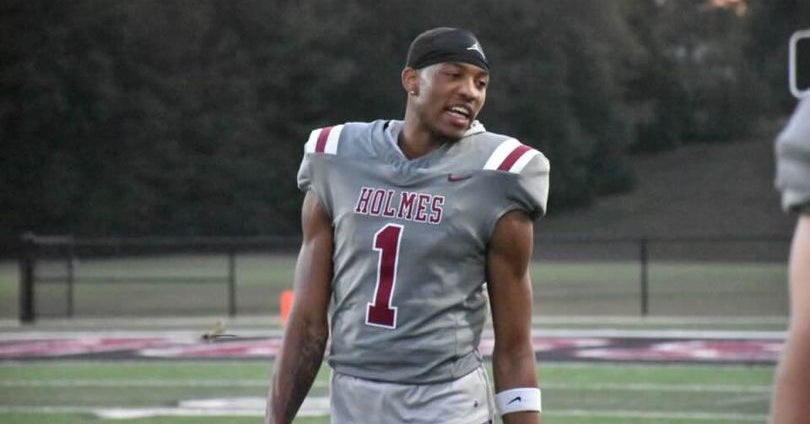 The very latest intel on Ole Miss wide receiver signee Deion Smith
