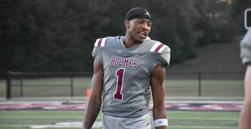 The very latest intel on Ole Miss wide receiver signee Deion Smith