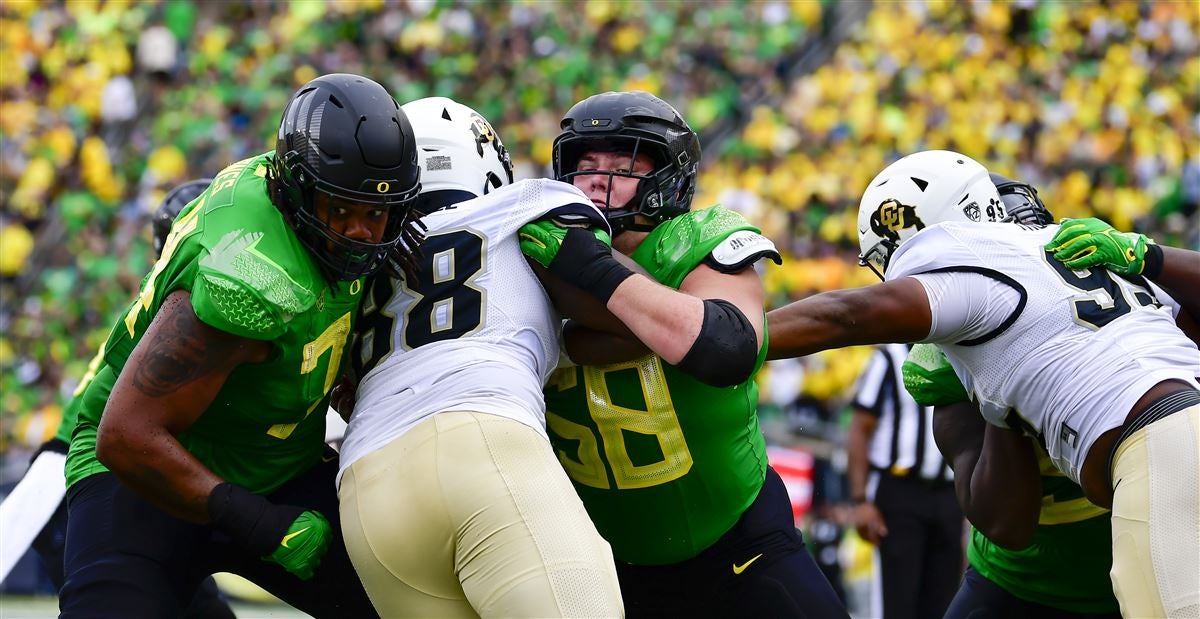 Oregon offensive line named among Joe Moore Award finalists