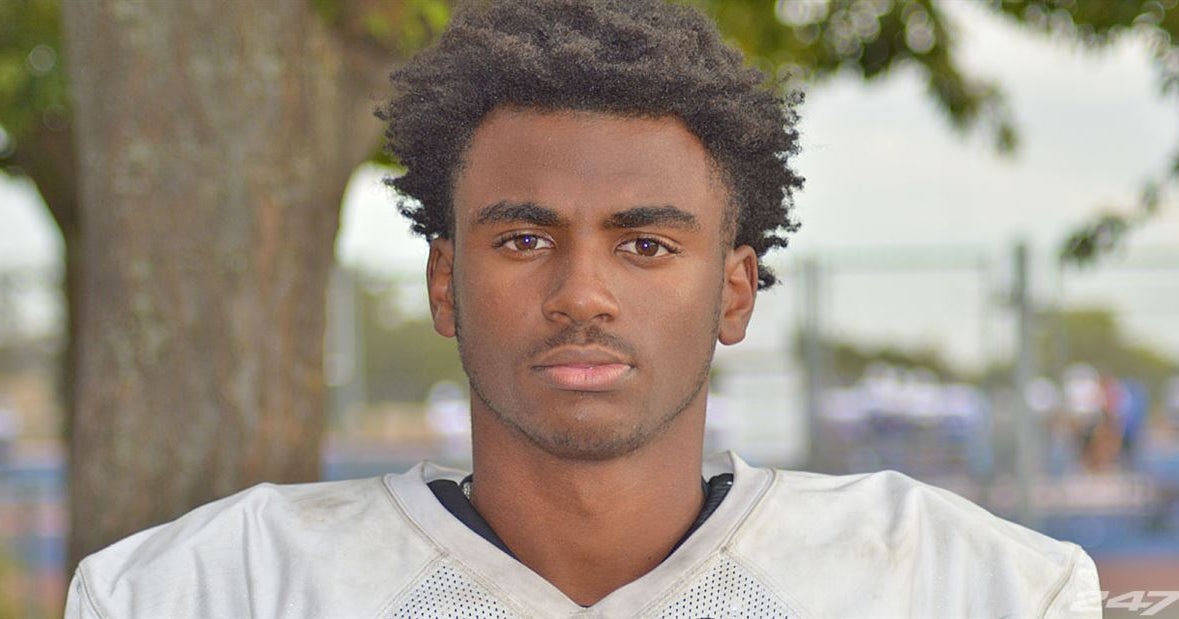 Three-star ATH Caleb Nelson open to either side of ball