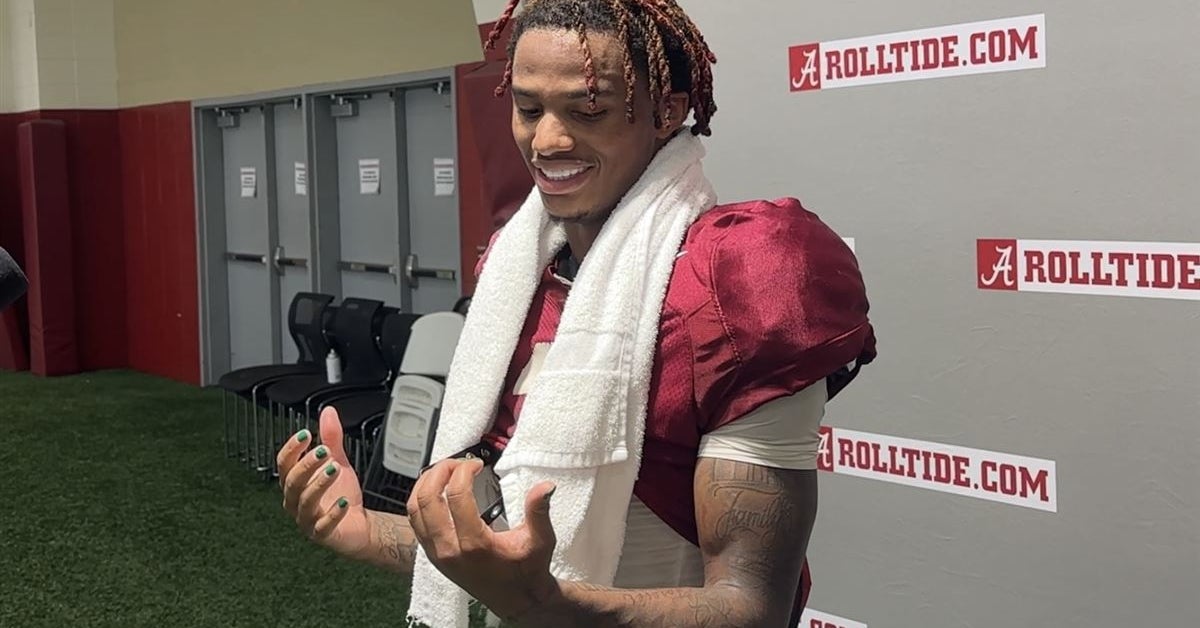 Here's why Alabama star receiver Ryan Williams has painted fingernails
