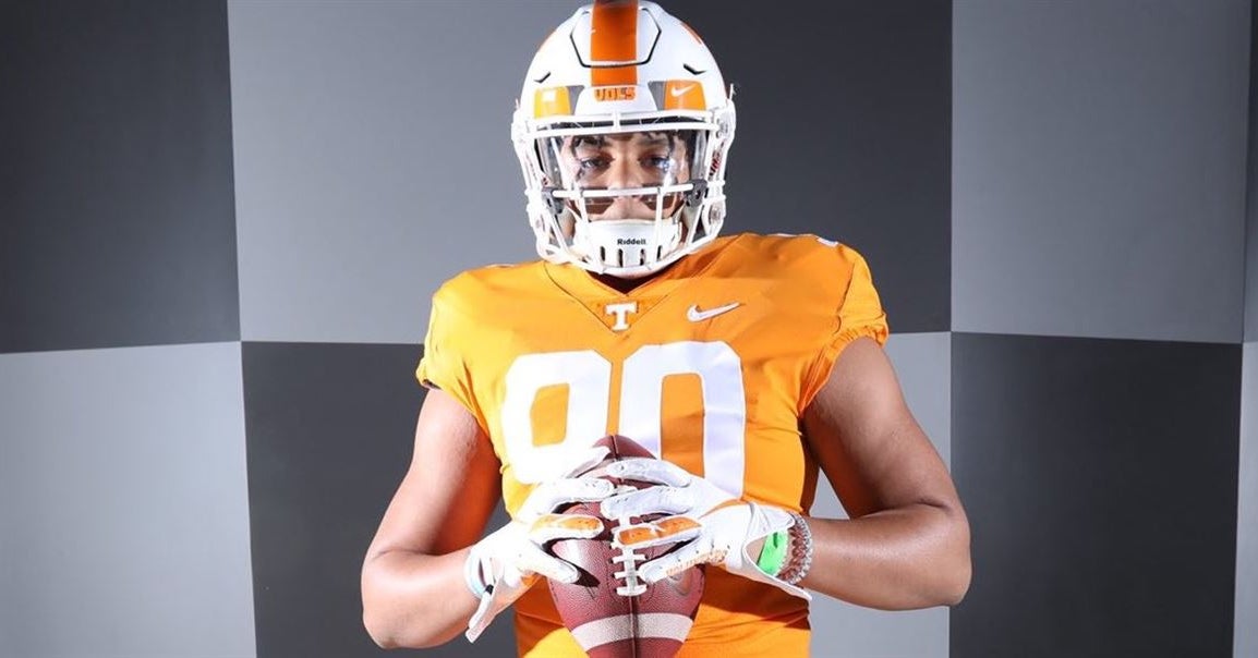 Tennessee sends out official offers to targets, commits