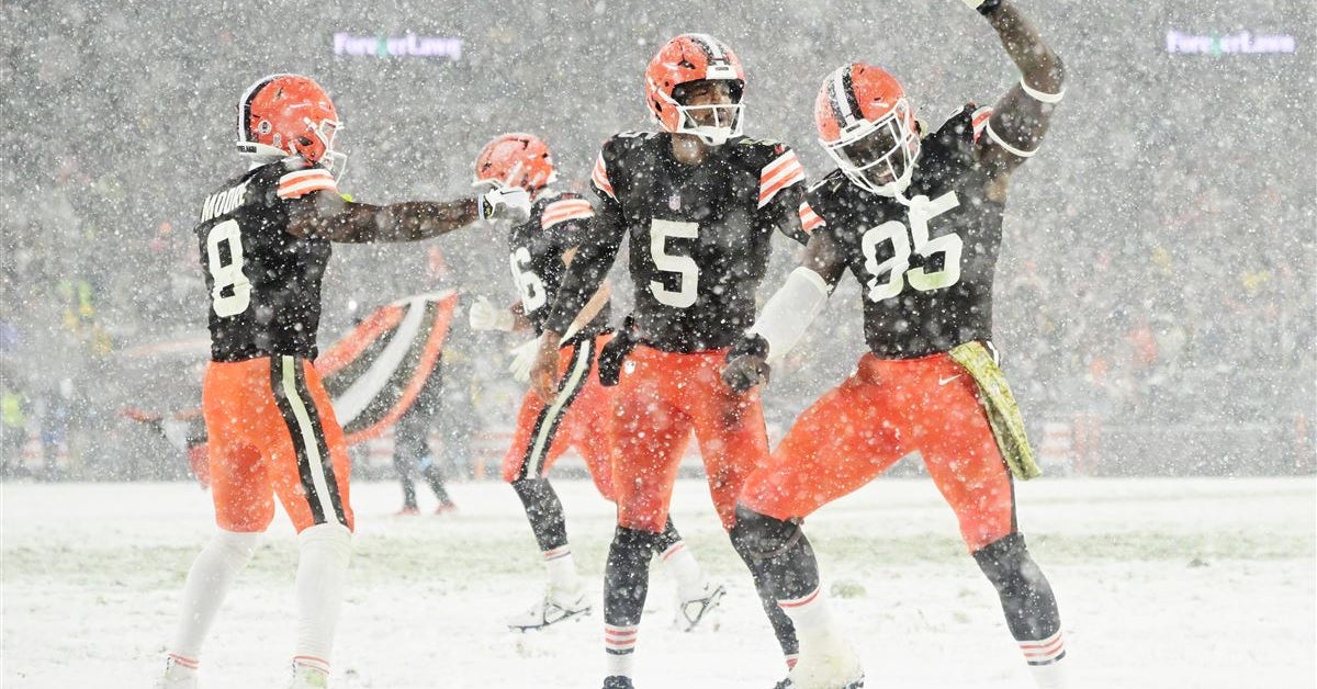 WATCH: Jameis Winston does snow angels with Amazon TNF crew after ...