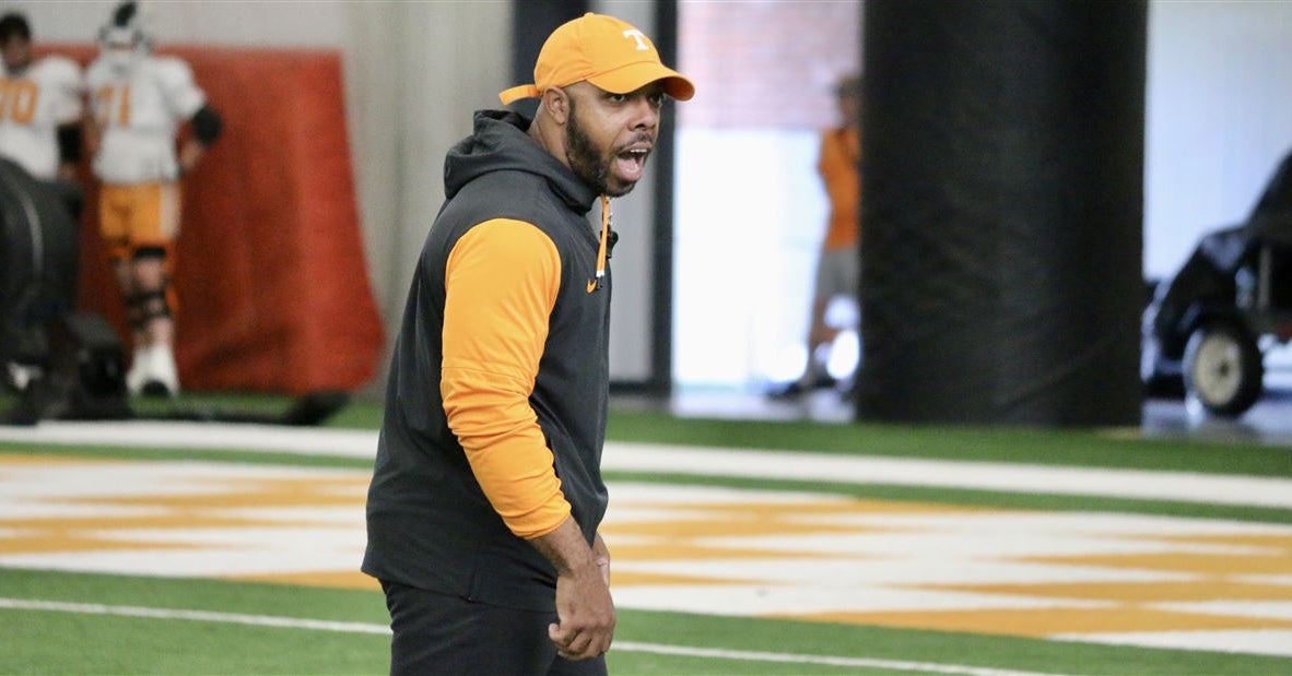 De’Rail Sims hails Dylan Sampson, assesses Tennessee’s other running ...
