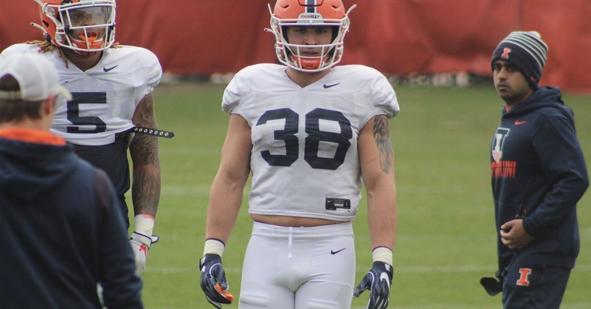 Illini LB Isaac Darkangelo feeds off family athletic standard: 'He is a piece of every one of us'