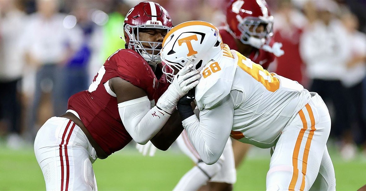 Tennessee offensive tackle Bennett Warren plans to enter transfer portal